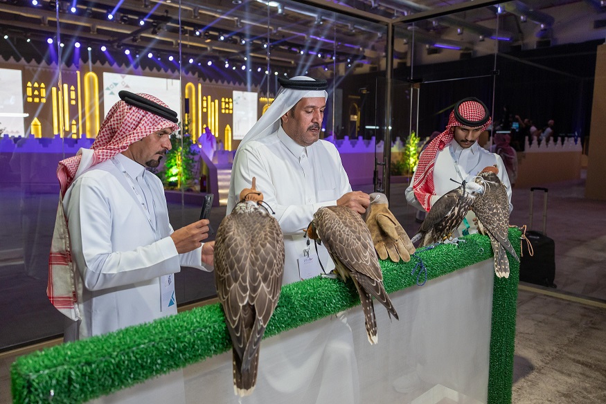 Global Falcon Breeders Flock to Riyadh for Saudi Auction - Bahrain This ...