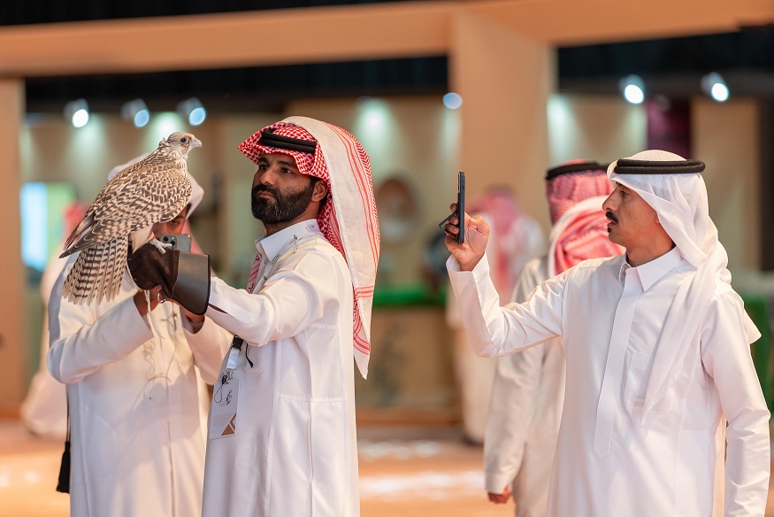 Global Falcon Breeders Flock to Riyadh for Saudi Auction - Bahrain This ...